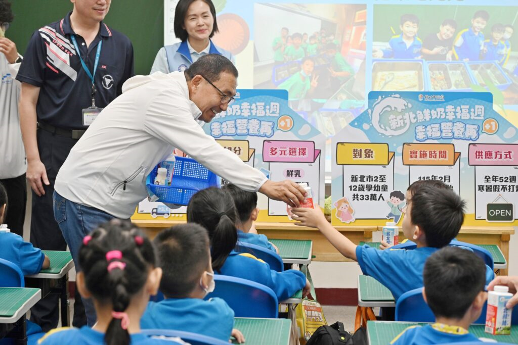 新北市推動「鮮奶幸福週」侯友宜：全年供應讓孩子健康成長 | 蕃新聞