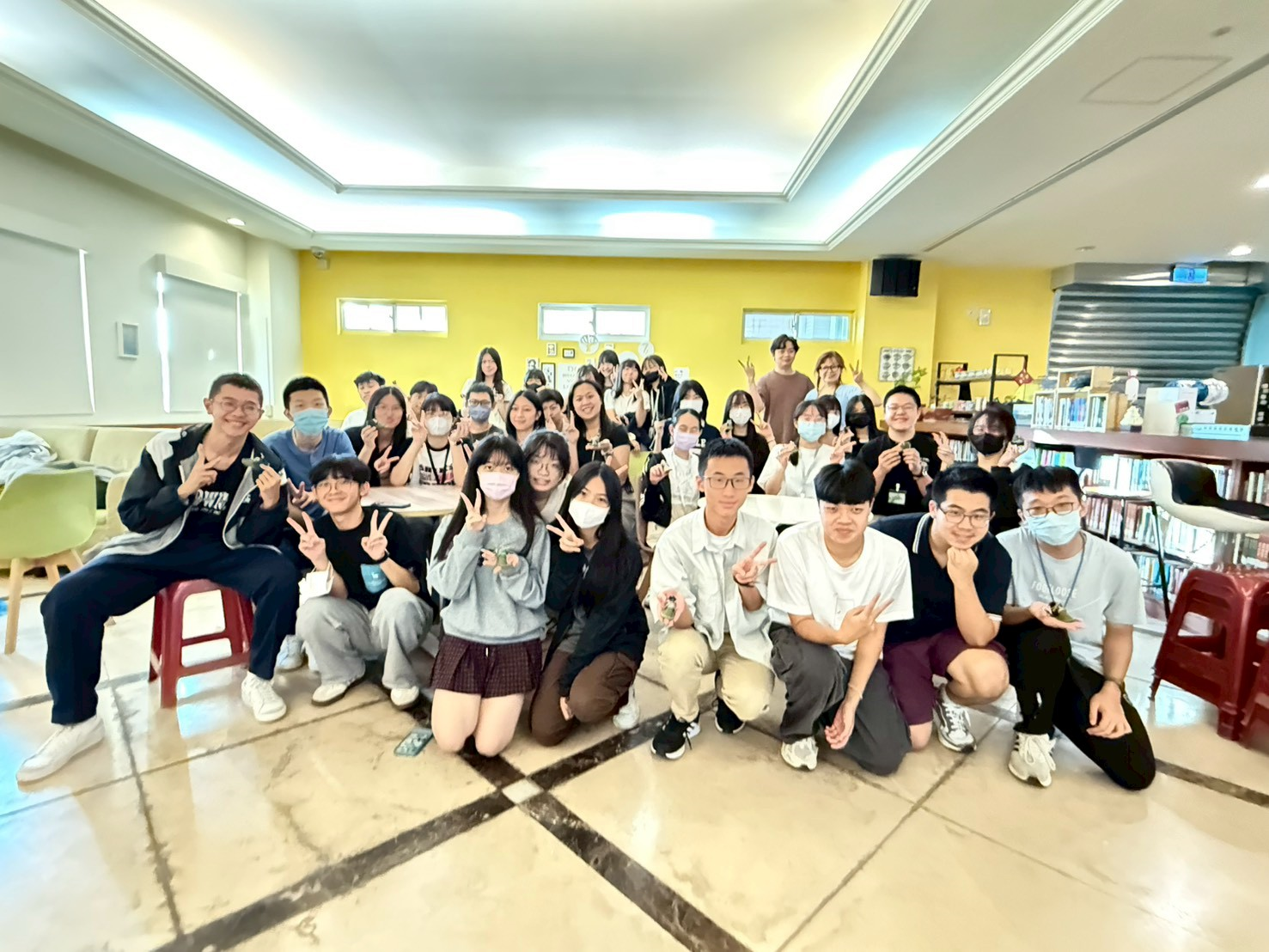 二信高中「有愛關懷」生命課程體驗營啟動小太陽精神 | 蕃新聞